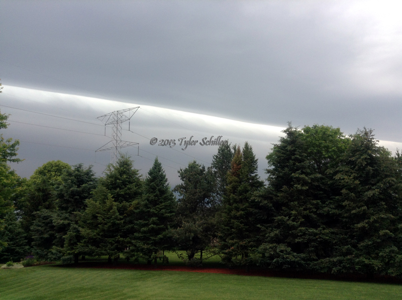 Storm Chasing Fever :: Ominious Shelf Cloud moves over Waukesha, Wisconsin